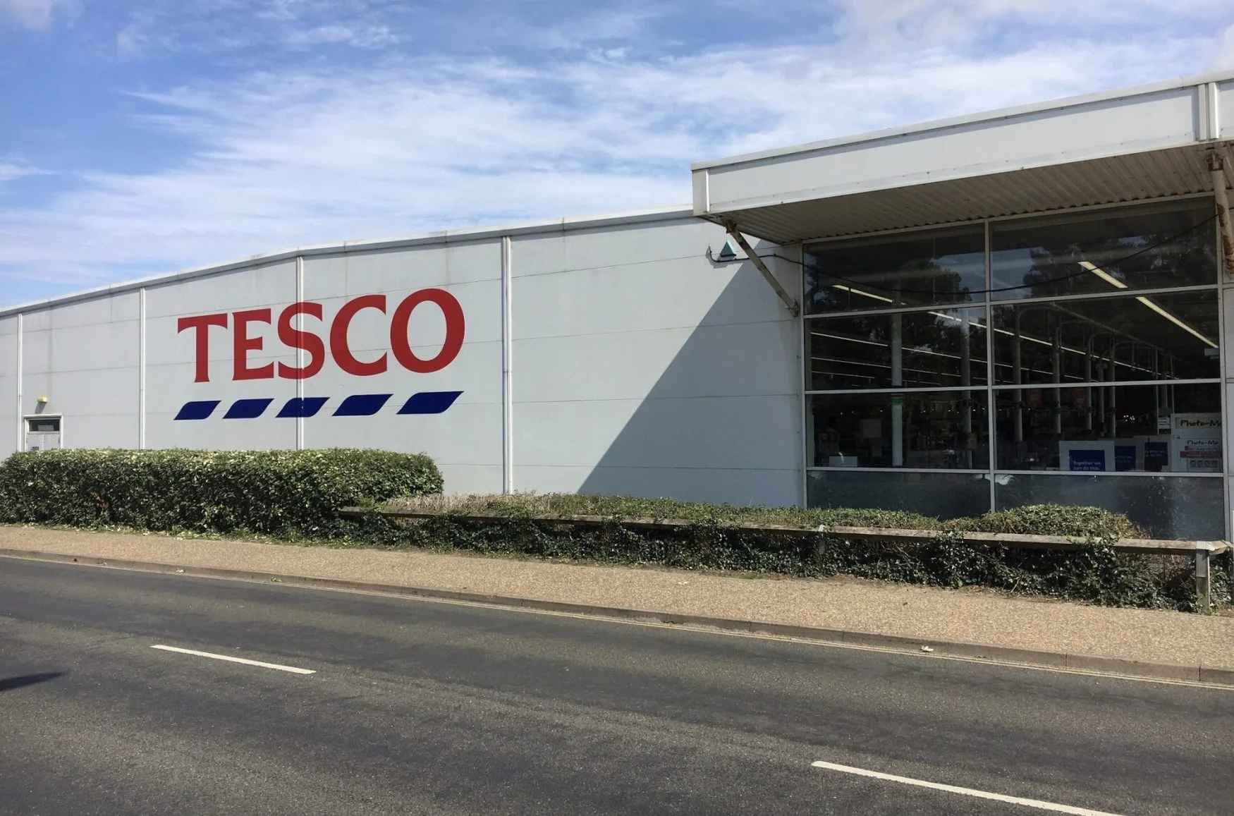 Tesco: The UK's Largest Grocery Store Chain | Cek Resi & Ongkir Paket Anda